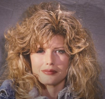 secret wedding of Fawn Hall 40 years after scandal - iggram.com